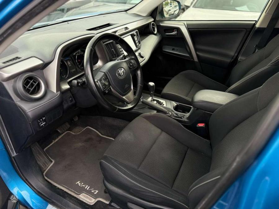 Blue Toyota RAV4 2016 in Panevezys, with an engine capacity of 2.50 L and mileage of 274 thousand km for 13800 €, photo 8 on AUTOMOTO.COM.LV