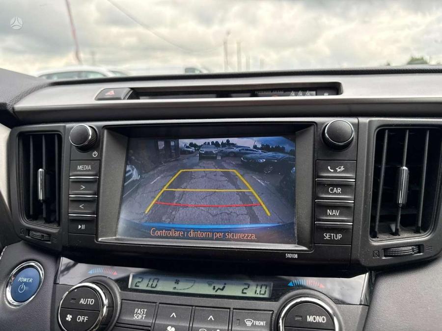 Blue Toyota RAV4 2016 in Panevezys, with an engine capacity of 2.50 L and mileage of 274 thousand km for 13800 €, photo 9 on AUTOMOTO.COM.LV