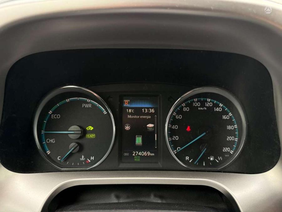 Blue Toyota RAV4 2016 in Panevezys, with an engine capacity of 2.50 L and mileage of 274 thousand km for 13800 €, photo 10 on AUTOMOTO.COM.LV