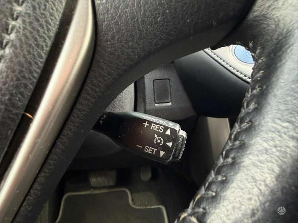 Blue Toyota RAV4 2016 in Panevezys, with an engine capacity of 2.50 L and mileage of 274 thousand km for 13800 €, photo 11 on AUTOMOTO.COM.LV