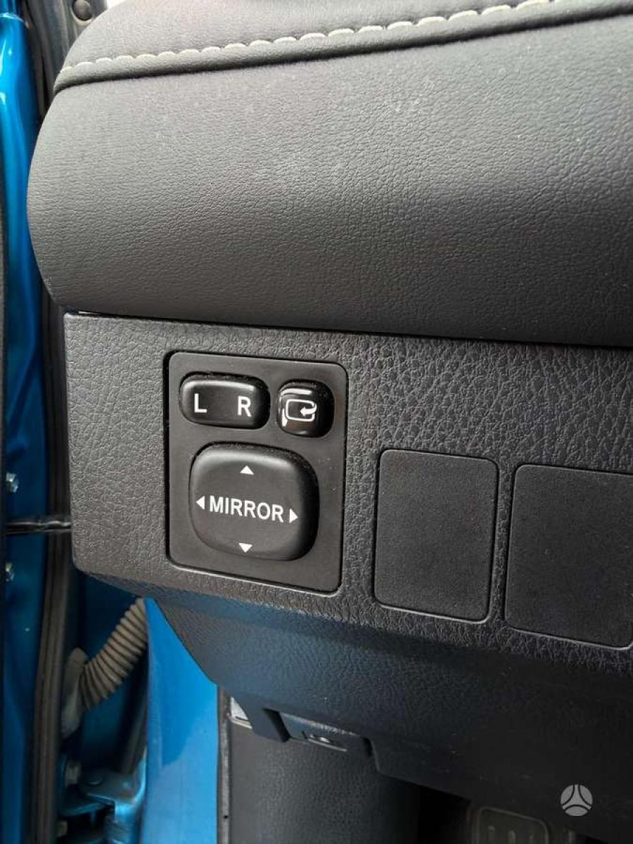 Blue Toyota RAV4 2016 in Panevezys, with an engine capacity of 2.50 L and mileage of 274 thousand km for 13800 €, photo 12 on AUTOMOTO.COM.LV