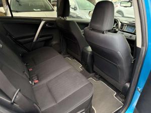 Blue Toyota RAV4 2016 in Panevezys, with an engine capacity of 2.50 L and mileage of 274 thousand km for 13800 €, photo 15 on AUTOMOTO.COM.LV
