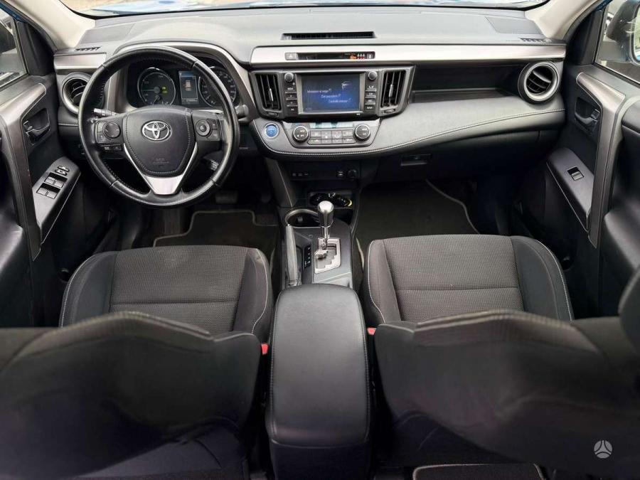 Blue Toyota RAV4 2016 in Panevezys, with an engine capacity of 2.50 L and mileage of 274 thousand km for 13800 €, photo 17 on AUTOMOTO.COM.LV