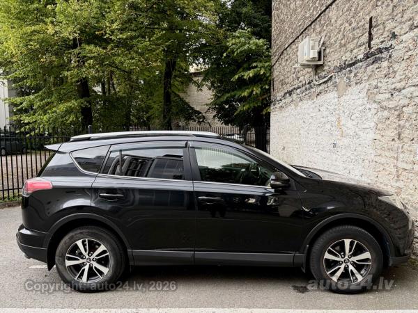 Toyota RAV4 2016 Tallina vietnē Zils Toyota RAV4 2016 Tallina, ar dzinēja tilpumu 2.00 L un nobraukumu 139 tūkst. km par 15900 €, foto 3 vietnē AUTOMOTO.COM.LV