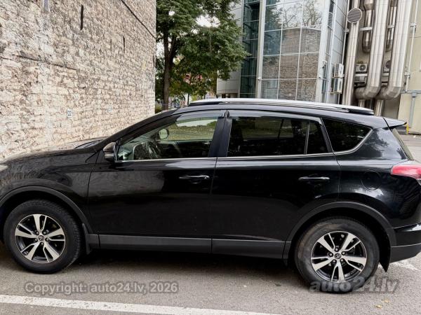 Toyota RAV4 2016 Tallina vietnē Zils Toyota RAV4 2016 Tallina, ar dzinēja tilpumu 2.00 L un nobraukumu 139 tūkst. km par 15900 €, foto 4 vietnē AUTOMOTO.COM.LV