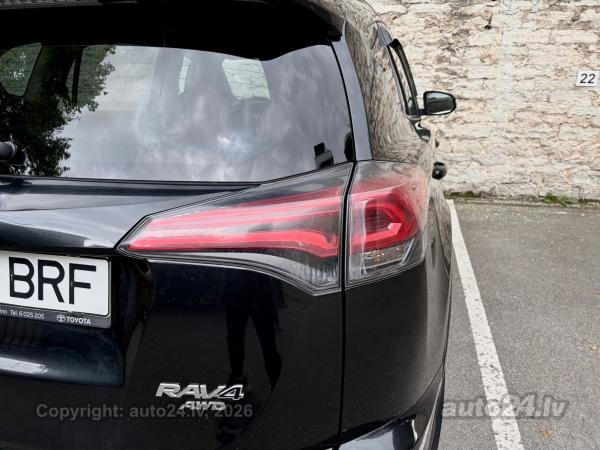 Toyota RAV4 2016 Tallina vietnē Zils Toyota RAV4 2016 Tallina, ar dzinēja tilpumu 2.00 L un nobraukumu 139 tūkst. km par 15900 €, foto 6 vietnē AUTOMOTO.COM.LV
