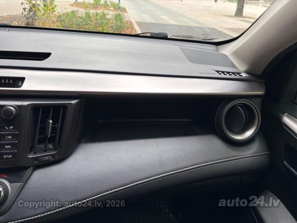Toyota RAV4 2016 Tallina vietnē Zils Toyota RAV4 2016 Tallina, ar dzinēja tilpumu 2.00 L un nobraukumu 139 tūkst. km par 15900 €, foto 10 vietnē AUTOMOTO.COM.LV