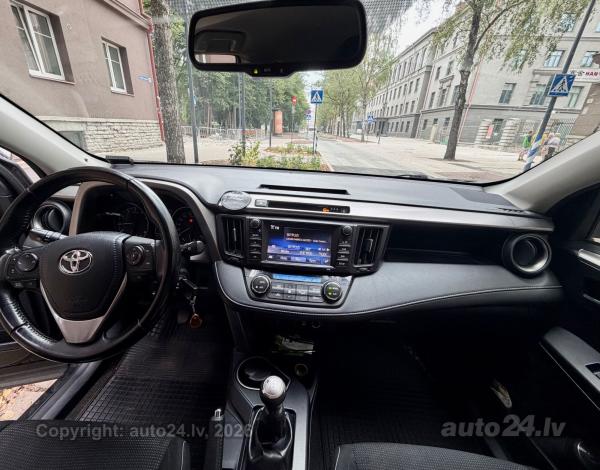 Toyota RAV4 2016 Tallina vietnē Zils Toyota RAV4 2016 Tallina, ar dzinēja tilpumu 2.00 L un nobraukumu 139 tūkst. km par 15900 €, foto 11 vietnē AUTOMOTO.COM.LV