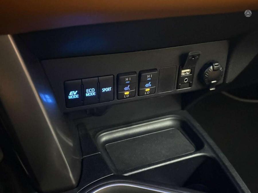 Blue Toyota RAV4 2016 in Marijampole, with an engine capacity of 2.49 L and mileage of 144 thousand km for 17999 €, photo 10 on AUTOMOTO.COM.LV