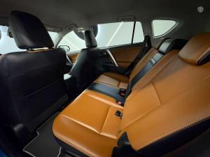 Blue Toyota RAV4 2016 in Marijampole, with an engine capacity of 2.49 L and mileage of 144 thousand km for 17999 €, photo 14 on AUTOMOTO.COM.LV