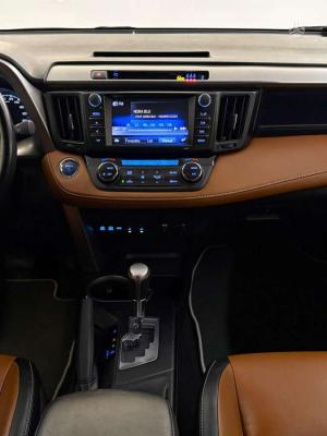 Blue Toyota RAV4 2016 in Marijampole, with an engine capacity of 2.49 L and mileage of 144 thousand km for 17999 €, photo 16 on AUTOMOTO.COM.LV