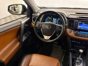 Blue Toyota RAV4 2016 in Marijampole, with an engine capacity of 2.49 L and mileage of 144 thousand km for 17999 €, photo 18 on AUTOMOTO.COM.LV