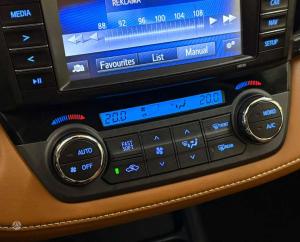 Blue Toyota RAV4 2016 in Marijampole, with an engine capacity of 2.49 L and mileage of 144 thousand km for 17999 €, photo 19 on AUTOMOTO.COM.LV