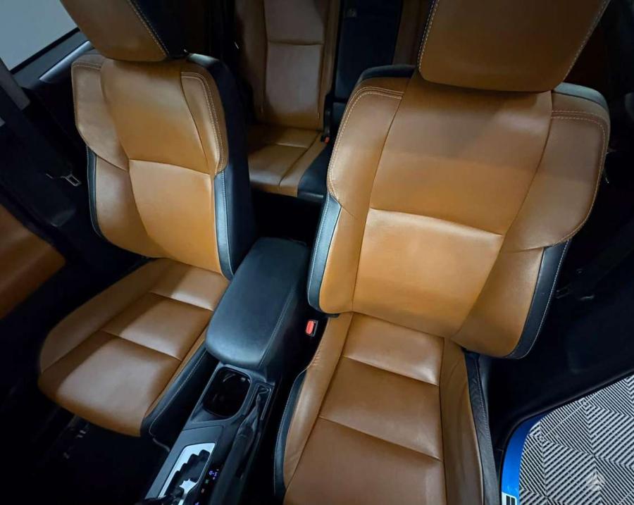 Blue Toyota RAV4 2016 in Marijampole, with an engine capacity of 2.49 L and mileage of 144 thousand km for 17999 €, photo 20 on AUTOMOTO.COM.LV