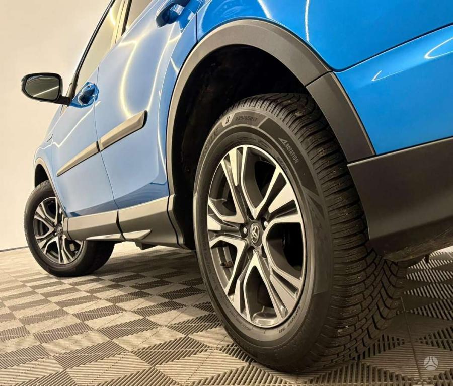 Blue Toyota RAV4 2016 in Marijampole, with an engine capacity of 2.49 L and mileage of 144 thousand km for 17999 €, photo 26 on AUTOMOTO.COM.LV