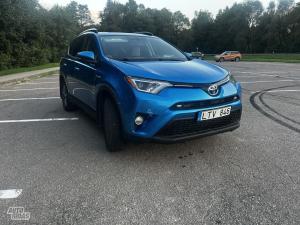 Zils Toyota RAV4 2016 Viļņa, ar dzinēja tilpumu 2.50 L un nobraukumu 146 tūkst. km par 15900 €, foto  vietnē AUTOMOTO.COM.LV