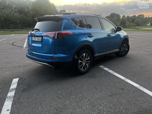 Blue Toyota RAV4 2016 in Vilnius, with an engine capacity of 2.50 L and mileage of 146 thousand km for 15900 €, photo 6 on AUTOMOTO.COM.LV
