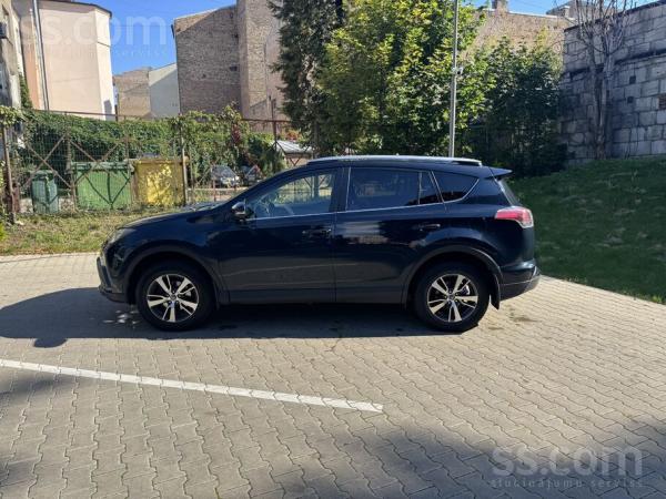 Zils Toyota RAV4 2017 Rīga, ar dzinēja tilpumu 2.00 L un nobraukumu 130 tūkst. km par 15000 €, foto 2 vietnē AUTOMOTO.COM.LV