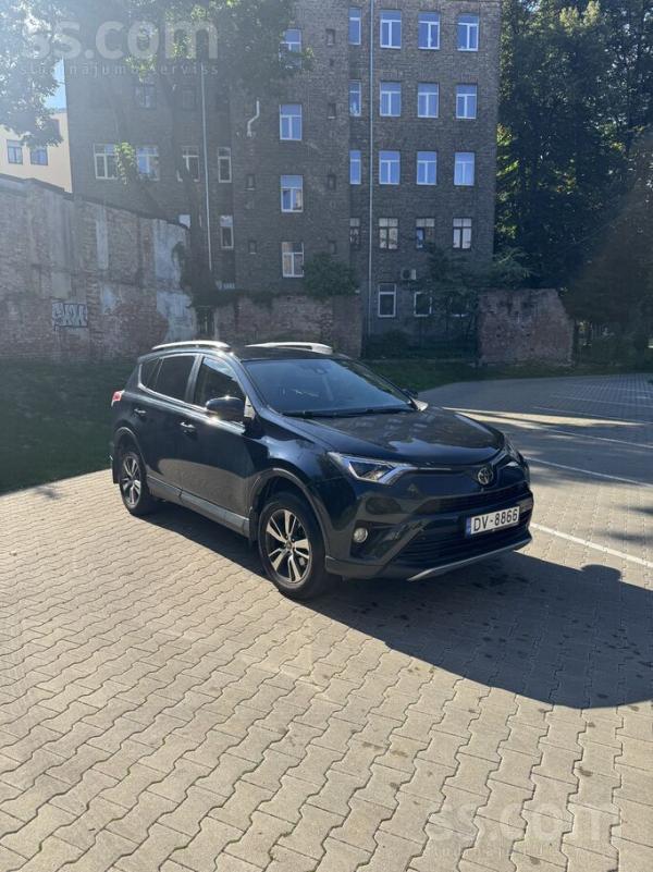 Zils Toyota RAV4 2017 Rīga, ar dzinēja tilpumu 2.00 L un nobraukumu 130 tūkst. km par 15000 €, foto 4 vietnē AUTOMOTO.COM.LV