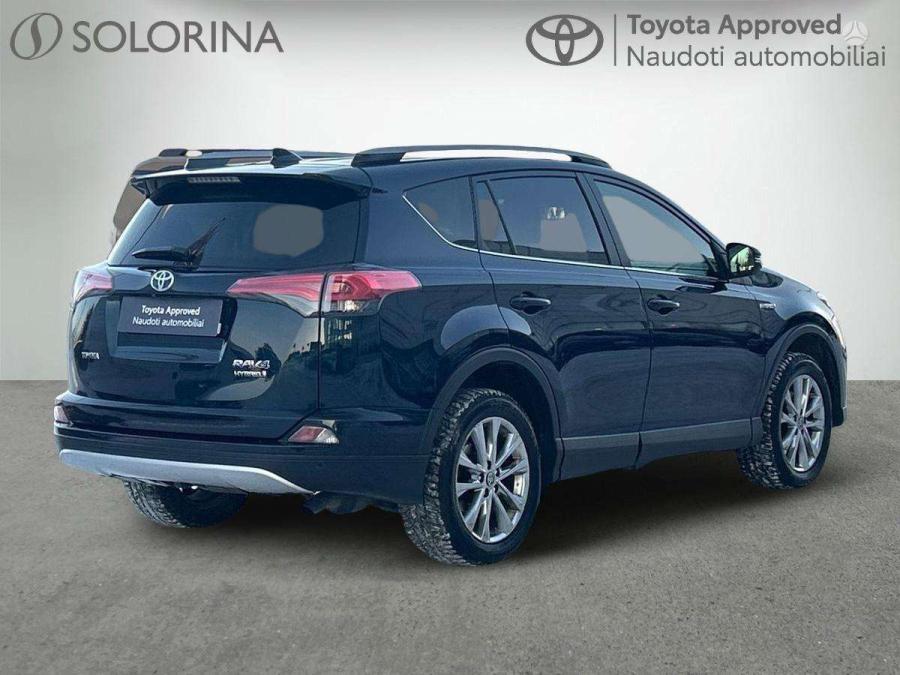 Blue Toyota RAV4 2017 in Klaipeda, with an engine capacity of 2.49 L and mileage of 95 thousand km for 21900 €, photo 2 on AUTOMOTO.COM.LV