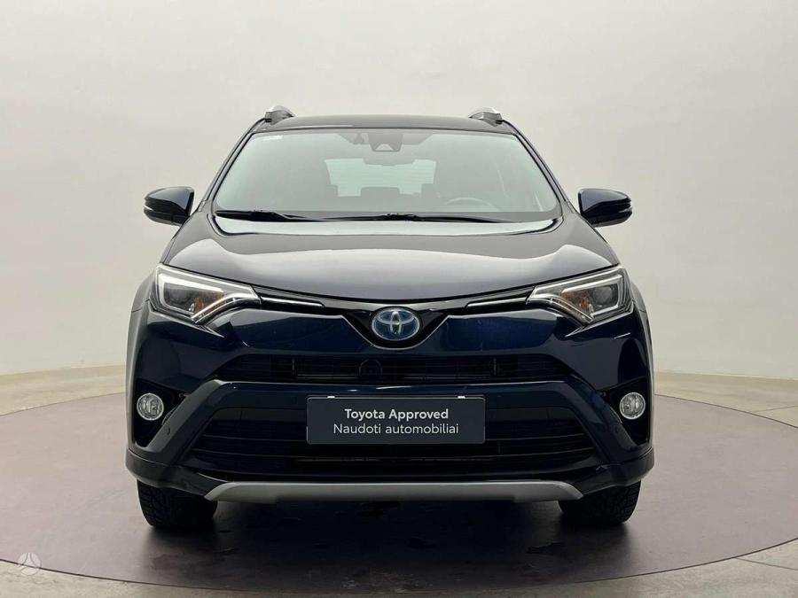 Blue Toyota RAV4 2017 in Panevezys, with an engine capacity of 2.49 L and mileage of 175 thousand km for 18590 €, photo 3 on AUTOMOTO.COM.LV