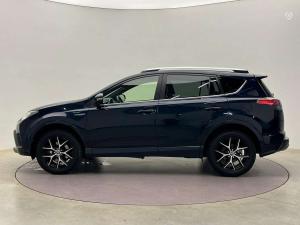 Blue Toyota RAV4 2017 in Panevezys, with an engine capacity of 2.49 L and mileage of 175 thousand km for 18590 €, photo 6 on AUTOMOTO.COM.LV
