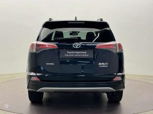Blue Toyota RAV4 2017 in Panevezys, with an engine capacity of 2.49 L and mileage of 175 thousand km for 18590 €, photo 8 on AUTOMOTO.COM.LV