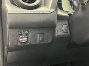 Blue Toyota RAV4 2017 in Panevezys, with an engine capacity of 2.49 L and mileage of 175 thousand km for 18590 €, photo 13 on AUTOMOTO.COM.LV