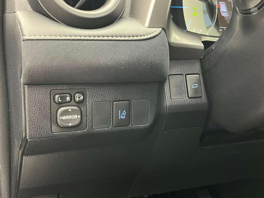 Blue Toyota RAV4 2017 in Panevezys, with an engine capacity of 2.49 L and mileage of 175 thousand km for 18590 €, photo 13 on AUTOMOTO.COM.LV