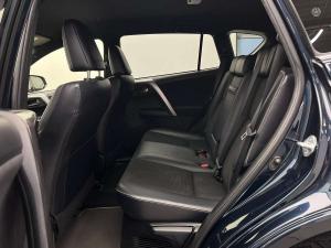 Blue Toyota RAV4 2017 in Panevezys, with an engine capacity of 2.49 L and mileage of 175 thousand km for 18590 €, photo 14 on AUTOMOTO.COM.LV