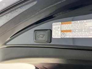 Blue Toyota RAV4 2017 in Panevezys, with an engine capacity of 2.49 L and mileage of 175 thousand km for 18590 €, photo 17 on AUTOMOTO.COM.LV