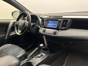 Blue Toyota RAV4 2017 in Panevezys, with an engine capacity of 2.49 L and mileage of 175 thousand km for 18590 €, photo 21 on AUTOMOTO.COM.LV