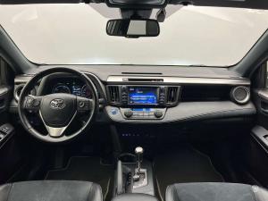 Blue Toyota RAV4 2017 in Panevezys, with an engine capacity of 2.49 L and mileage of 175 thousand km for 18590 €, photo 22 on AUTOMOTO.COM.LV
