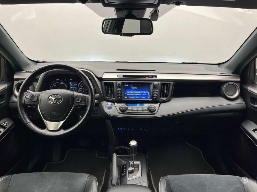 Blue Toyota RAV4 2017 in Panevezys, with an engine capacity of 2.49 L and mileage of 175 thousand km for 18590 €, photo 22 on AUTOMOTO.COM.LV