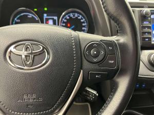 Blue Toyota RAV4 2017 in Panevezys, with an engine capacity of 2.49 L and mileage of 175 thousand km for 18590 €, photo 25 on AUTOMOTO.COM.LV