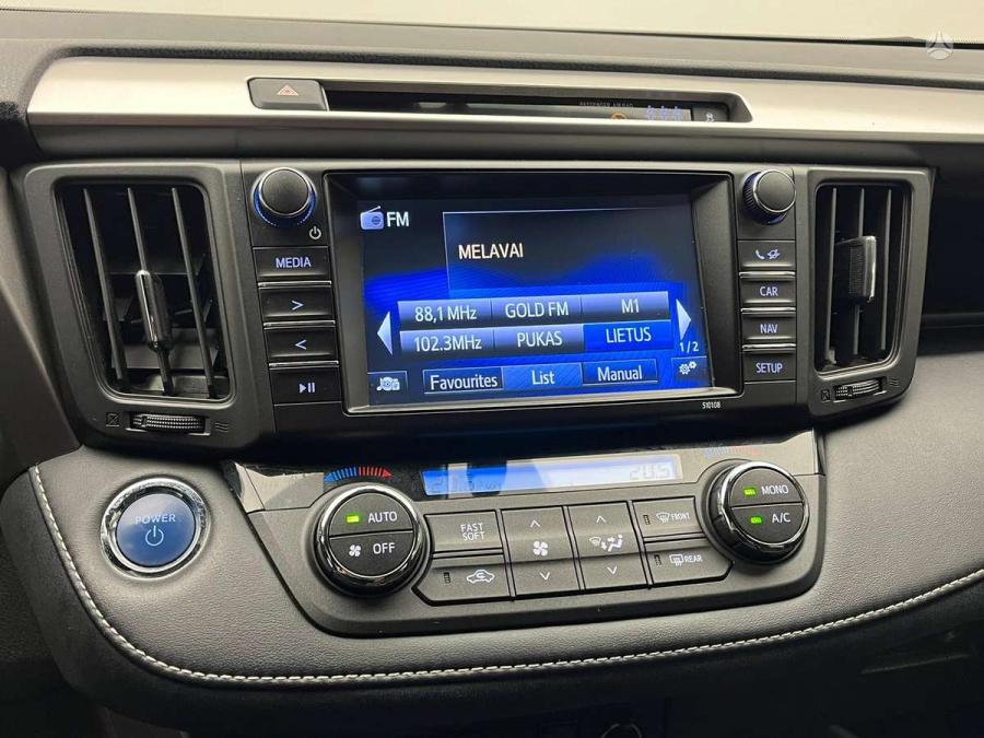 Blue Toyota RAV4 2017 in Panevezys, with an engine capacity of 2.49 L and mileage of 175 thousand km for 18590 €, photo 30 on AUTOMOTO.COM.LV