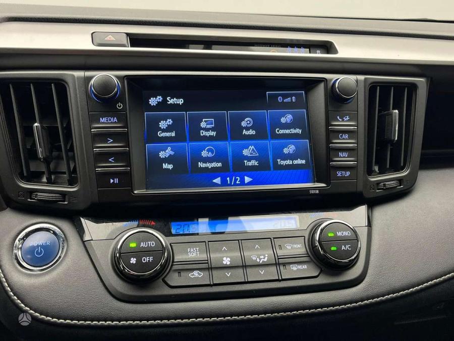 Blue Toyota RAV4 2017 in Panevezys, with an engine capacity of 2.49 L and mileage of 175 thousand km for 18590 €, photo 31 on AUTOMOTO.COM.LV