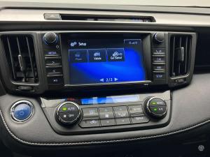 Blue Toyota RAV4 2017 in Panevezys, with an engine capacity of 2.49 L and mileage of 175 thousand km for 18590 €, photo 32 on AUTOMOTO.COM.LV