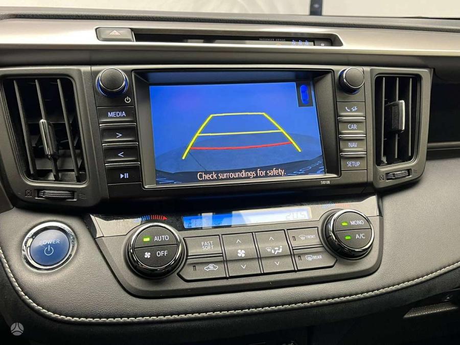 Blue Toyota RAV4 2017 in Panevezys, with an engine capacity of 2.49 L and mileage of 175 thousand km for 18590 €, photo 33 on AUTOMOTO.COM.LV