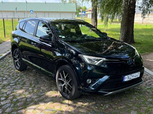 Blue Toyota RAV4 2017 in Kaunas, with an engine capacity of 2.49 L and mileage of 158 thousand km for 16999 €, photo 1 on AUTOMOTO.COM.LV