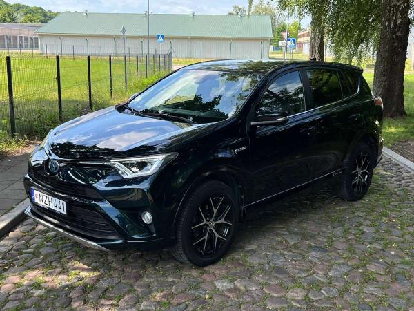 Blue Toyota RAV4 2017 in Kaunas, with an engine capacity of 2.49 L and mileage of 158 thousand km for 16999 €, photo 3 on AUTOMOTO.COM.LV