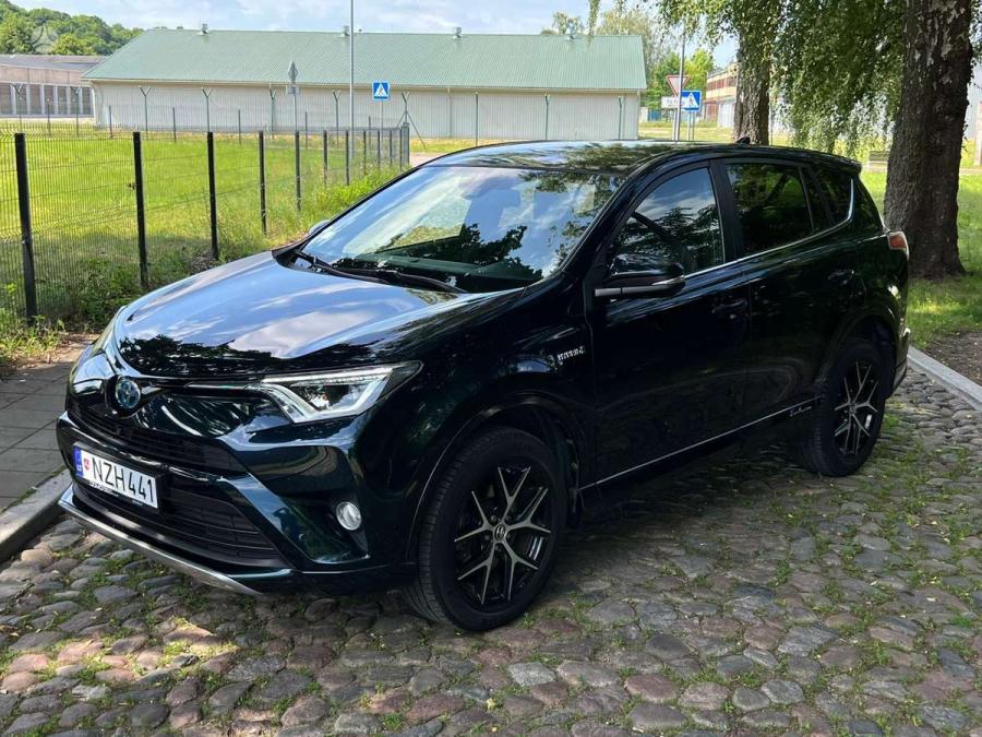 Blue Toyota RAV4 2017 in Kaunas, with an engine capacity of 2.49 L and mileage of 158 thousand km for 16999 €, photo 4 on AUTOMOTO.COM.LV