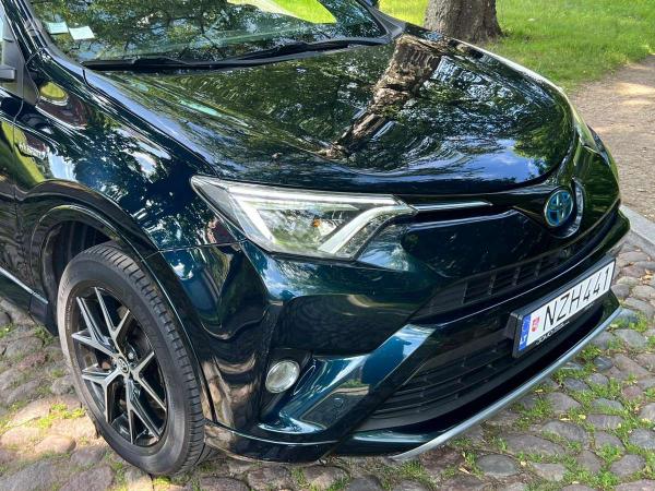 Blue Toyota RAV4 2017 in Kaunas, with an engine capacity of 2.49 L and mileage of 158 thousand km for 16999 €, photo 5 on AUTOMOTO.COM.LV