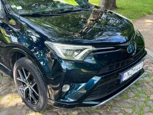 Blue Toyota RAV4 2017 in Kaunas, with an engine capacity of 2.49 L and mileage of 158 thousand km for 16999 €, photo 6 on AUTOMOTO.COM.LV