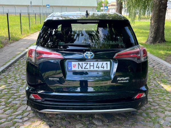 Blue Toyota RAV4 2017 in Kaunas, with an engine capacity of 2.49 L and mileage of 158 thousand km for 16999 €, photo 6 on AUTOMOTO.COM.LV