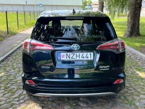 Blue Toyota RAV4 2017 in Kaunas, with an engine capacity of 2.49 L and mileage of 158 thousand km for 16999 €, photo 7 on AUTOMOTO.COM.LV