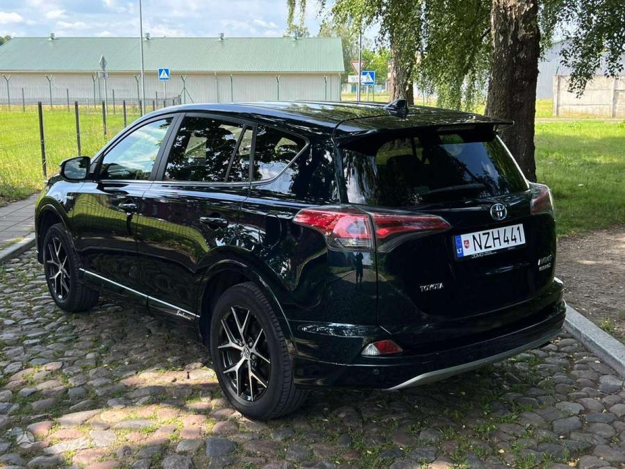 Blue Toyota RAV4 2017 in Kaunas, with an engine capacity of 2.49 L and mileage of 158 thousand km for 16999 €, photo 8 on AUTOMOTO.COM.LV