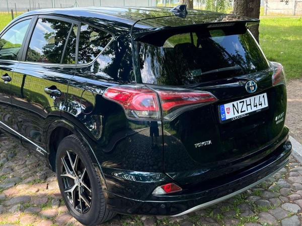 Blue Toyota RAV4 2017 in Kaunas, with an engine capacity of 2.49 L and mileage of 158 thousand km for 16999 €, photo 8 on AUTOMOTO.COM.LV