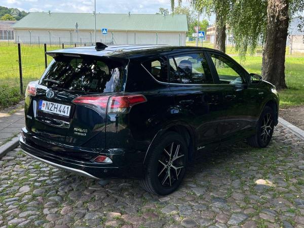 Blue Toyota RAV4 2017 in Kaunas, with an engine capacity of 2.49 L and mileage of 158 thousand km for 16999 €, photo 9 on AUTOMOTO.COM.LV