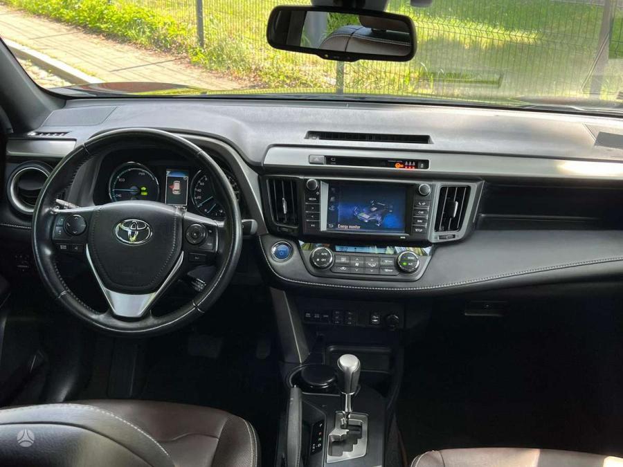Blue Toyota RAV4 2017 in Kaunas, with an engine capacity of 2.49 L and mileage of 158 thousand km for 16999 €, photo 15 on AUTOMOTO.COM.LV